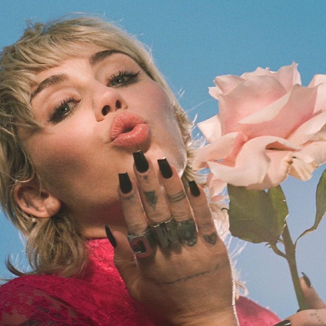 MILEY CYRUS FRONTS NEW GUCCI FLORA GORGEOUS GARDENIA CAMPAIGN | The ...